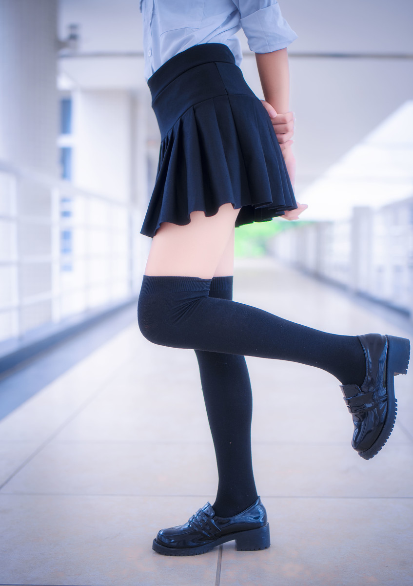 少女绝对领域jk黑丝写真【20p】绅士图书馆